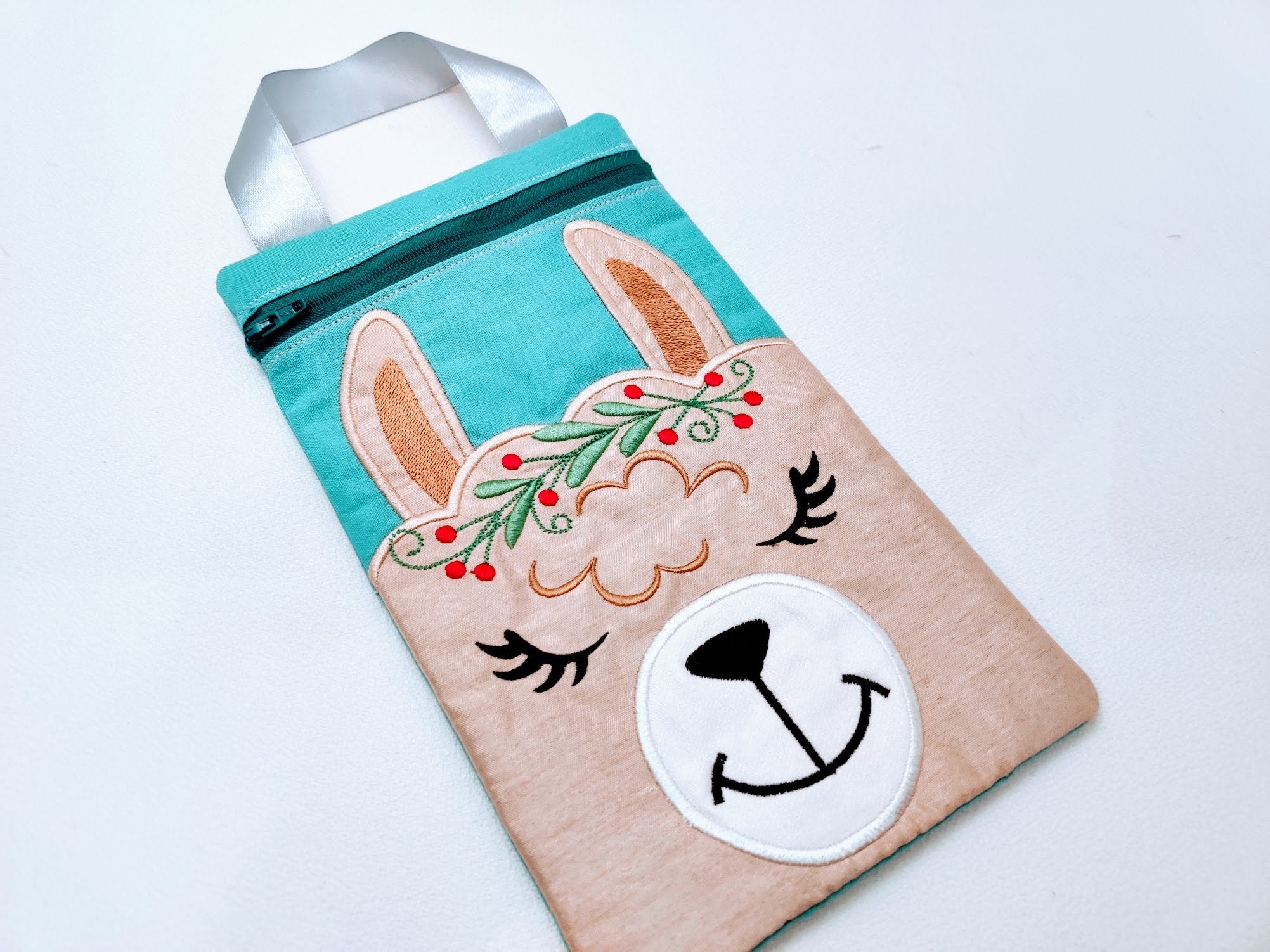 2 Llama zipper bag In the hoop with flowers and without! ITH Llama head ...