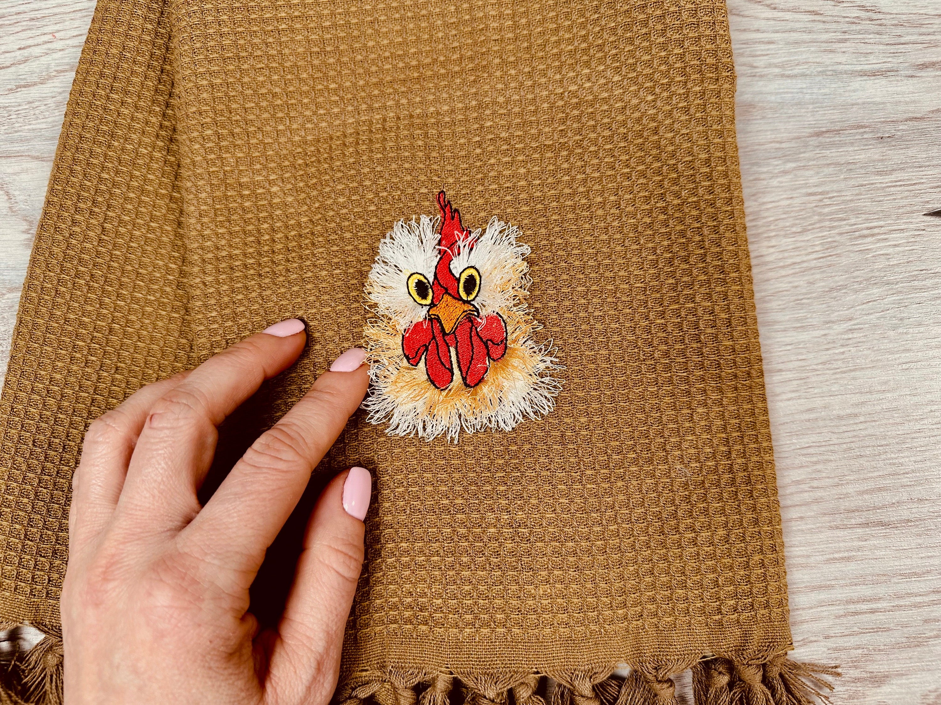 Fringed Chicken Head – Artapli designs